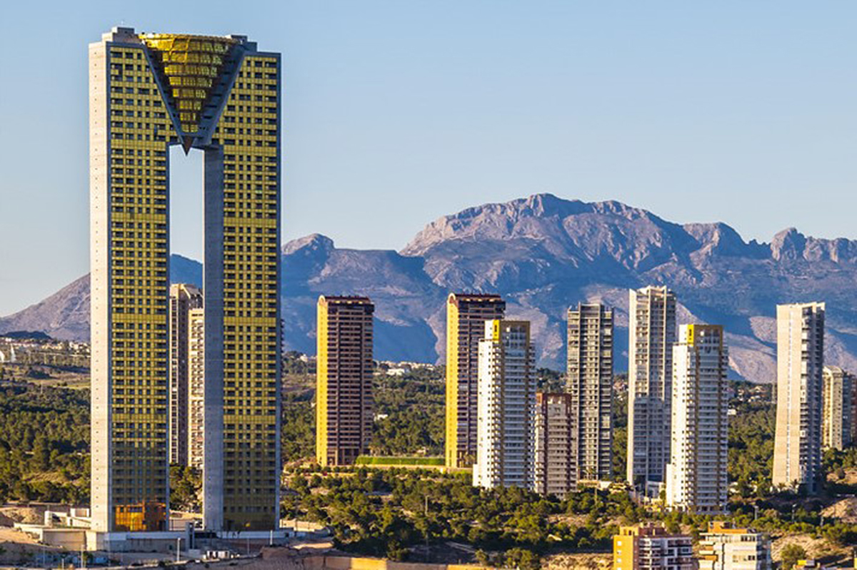 В Іспанії завершили зведення найвищого житлового будинку в ЄС — на це ...